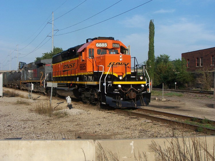 BNSF 6885